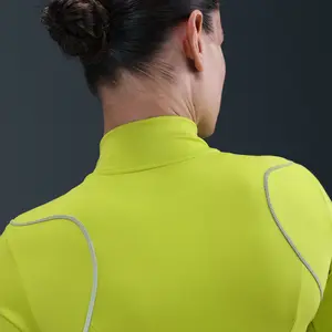 Nike Swift Therma-fit Adv 1/4-zip Running Top With Reflective Accents - Green