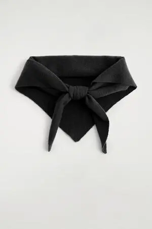 Cos Cashmere Triangle Scarf - Black