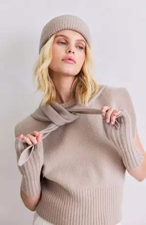 ARCTIC FOX & CO The Merino Wool Triangle Scarf - Soft Taupe