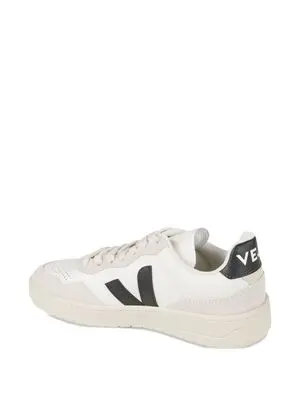 VEJA V-90 Sneakers - Black