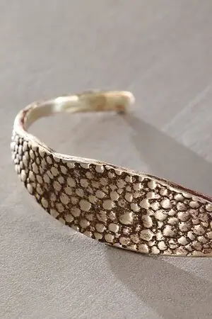 LAUREN WOLF Stingray Cuff