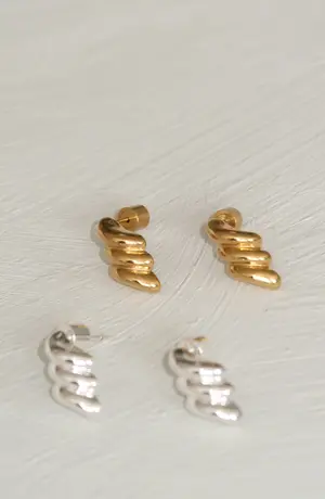 JOIANA JEWELRY Ford Hoop Earrings - Silver