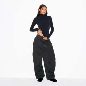 SKIMS Outdoor Woven Oversized Cargo Pant - Onyx