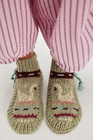 FRENCH KNOT Frosty Friends Slipper Socks - Swan