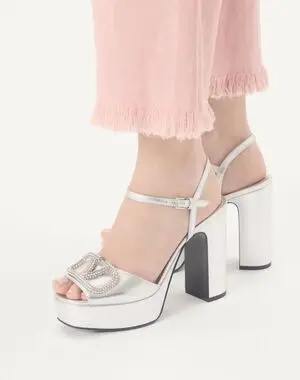 Valentino Garavani Vlogo Signature Platform Sandal - Silver