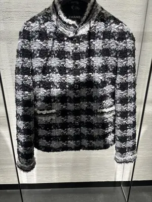 Chanel Black And White Tweed Jacket - Black / White
