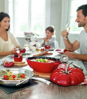 STAUB Oval Tomato Cocotte - Red