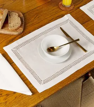 DEA Linen Embroidered Liri Placemat