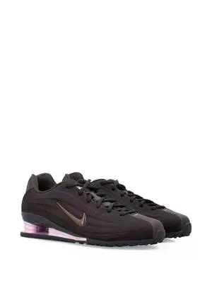 Nike Swoosh Detail Trainers