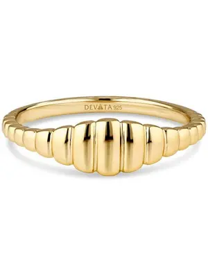 DEVATA Ribbed Ring In Gold Plated Sterling Silver - Yellow Gold