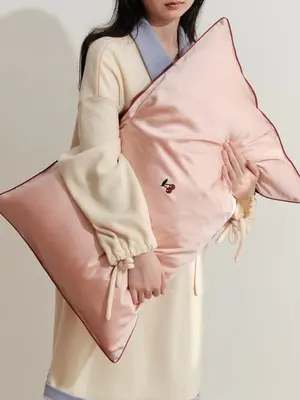 LOST PATTERN Silk Pillowcase - Pink