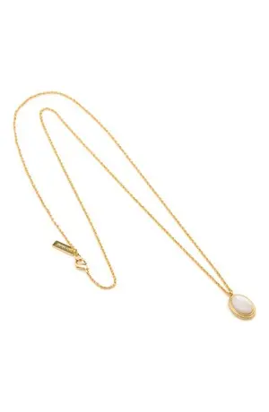 ST. MORAN Oval Mother-of-pearl Pendant Necklace