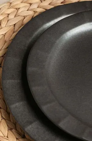 STONE + LAIN Oasis Stoneware 4-piece Salad Plate Set - Black