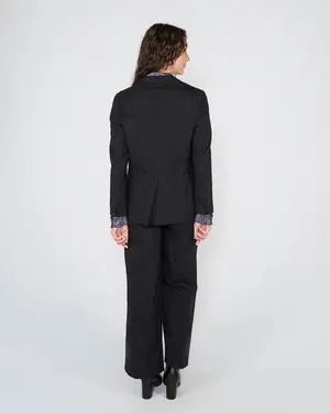 LORDS OF HARLECH Julia Stretch Wool Tailored Blazer - Black