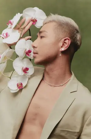 LOUPN Taegeuk Peace Stud Earrings