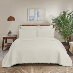 C&F HOME Trellis Cotton Quilt Set Reversible And Machine Washable - Off-white