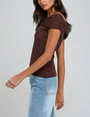 SISTERLY Amélie Off-shoulder Ribbed Contour Top