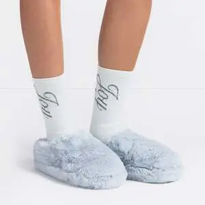 Closed-toe comfort slippers