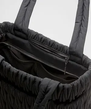 Lululemon Diamond Quilted 14l Tote Bag