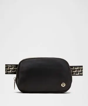 Lululemon Everywhere Belt Bag 1l - Black/graphite Grey/gold