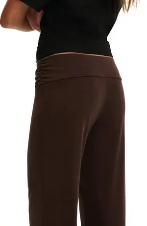 COTTON ON Relaxed Leg Pant - Dark Oak