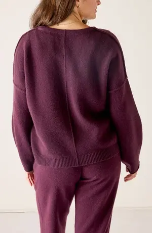VOYAGEUR BY MERSEA Lugano Cashmere V-neck Sweater - Plum