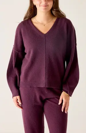 VOYAGEUR BY MERSEA Lugano Cashmere V-neck Sweater - Plum