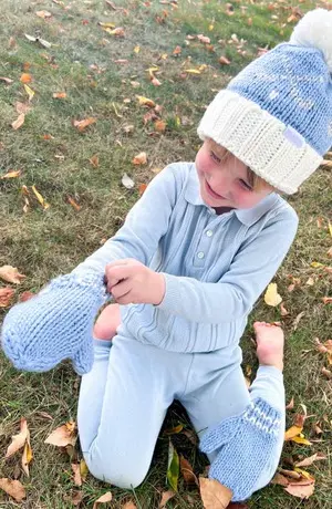 BITS & BOWS Knitted Mittens - Blue