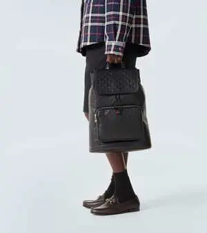 Gucci Gg Medium Leather Backpack - Black