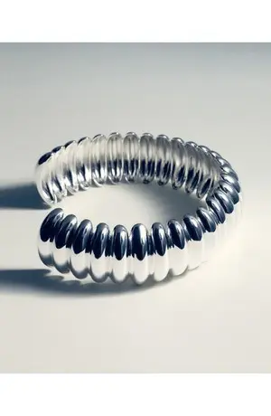 Mango Ridge Embossed Choker Necklace