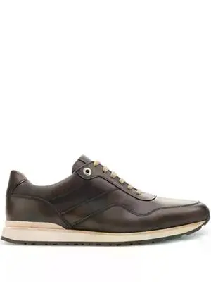 LOTTUSSE Lace-up Flat Sneakers