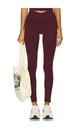 437 The V Legging In Burgundy - Black Cherry