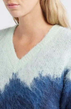 CITY BLUES Brushed Jacquard V-neck Sweater