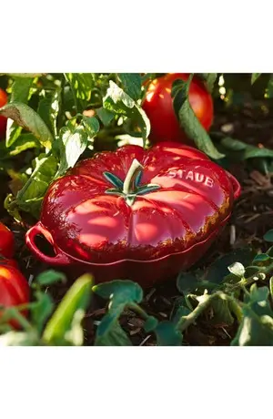 STAUB Ceramic Petite Tomato Dish With Lid