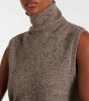 THE ROW Merilas Cashmere Turtleneck Top - Brown