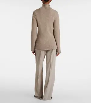 THE ROW Mariam Cashmere Turtleneck Sweater