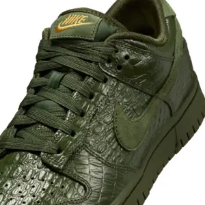 Nike Dunk Low Sneakers - Green