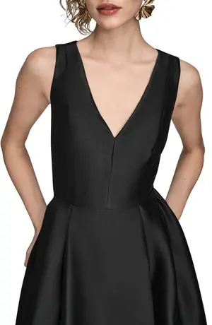 Donna Karan New York High-low Gown With Exposed Zipper