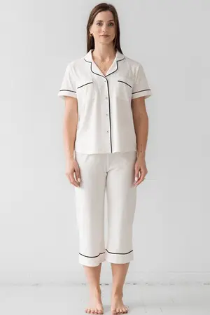 SALUA Classic Luxury Capri Pajamas In Brushed Pima Cotton - White/navy