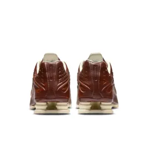 Nike Shox R4 Sneakers - Brown