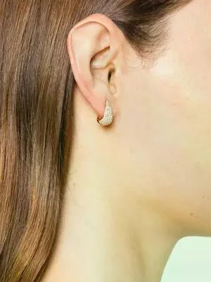 ANITA KO 18k Yellow Small Claw Diamond Earrings