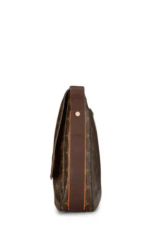 LOUIS VUITTON Monogram Messenger Bag