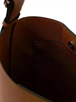 Guess Meridian Ii Shoulder Bag - Brown
