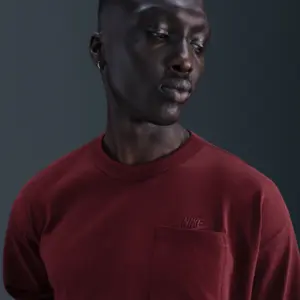 Nike Sportswear Premium Essentials Long-sleeve Pocket T-shirt - Red