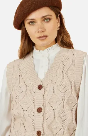 YUMI Button-up Chunky Cable Knit Vest
