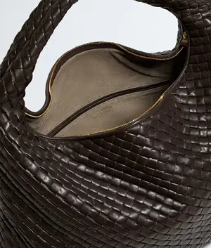 Bottega Veneta Maxi Veneta Shoulder Bag - Fondant