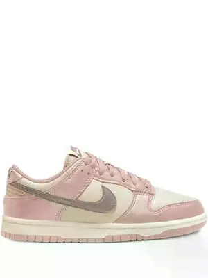 Nike Dunk Low Sneakers
