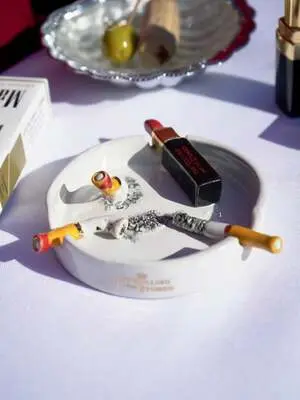 THE ROLLING AND THE STONED Lipstick Secret Ashtray