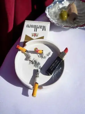 THE ROLLING AND THE STONED Lipstick Secret Ashtray