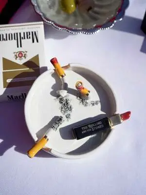 THE ROLLING AND THE STONED Lipstick Secret Ashtray